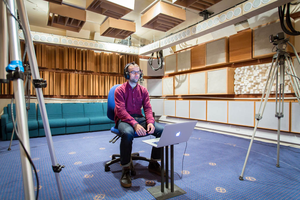 Diffraction and reflection in rooms – Sound science for schools and ...